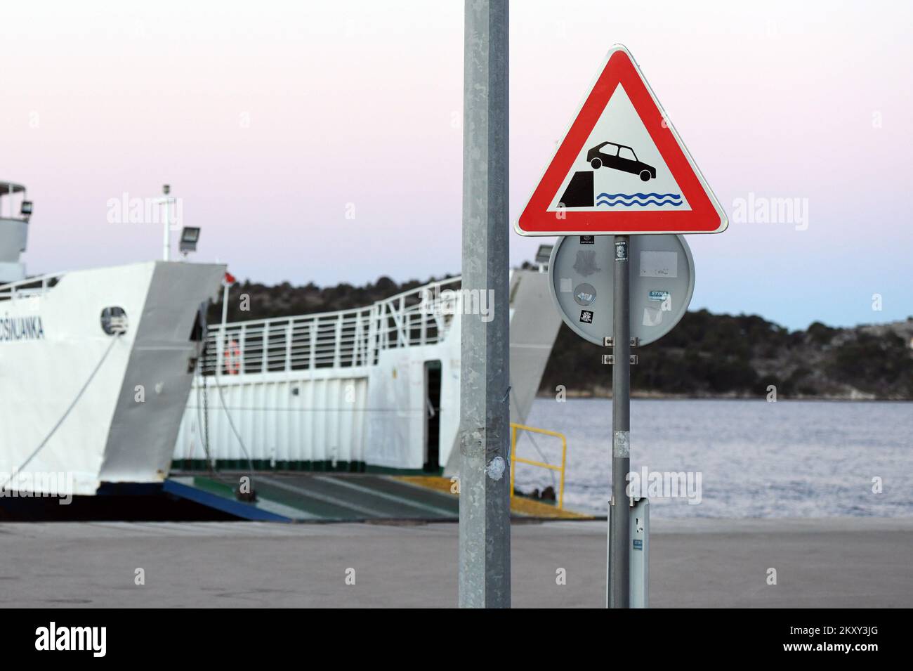Car falling water danger hi-res stock photography and images - Alamy