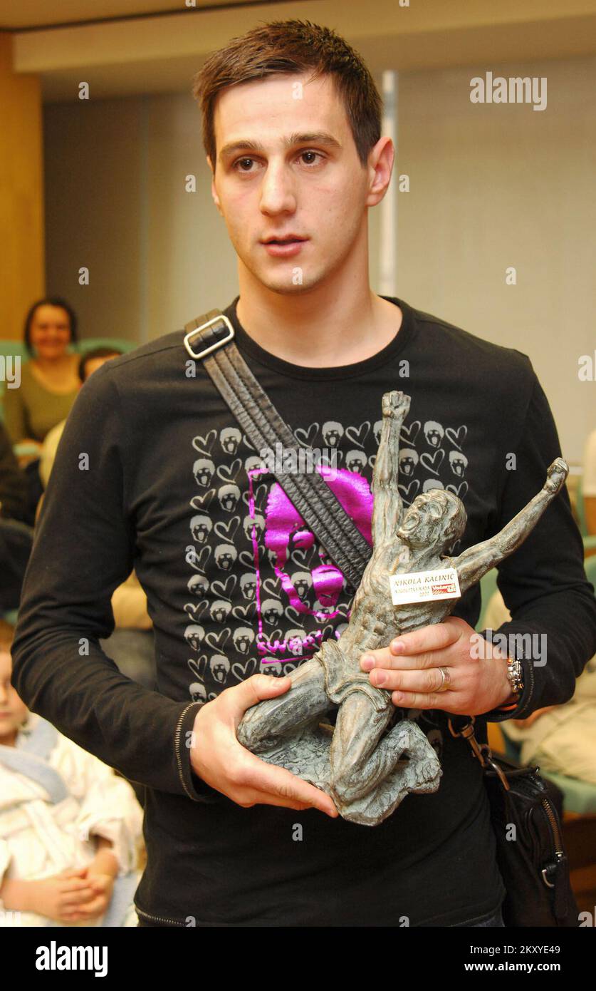 Nikola Kalinic poses with his Best Player award Stock Photo - Alamy