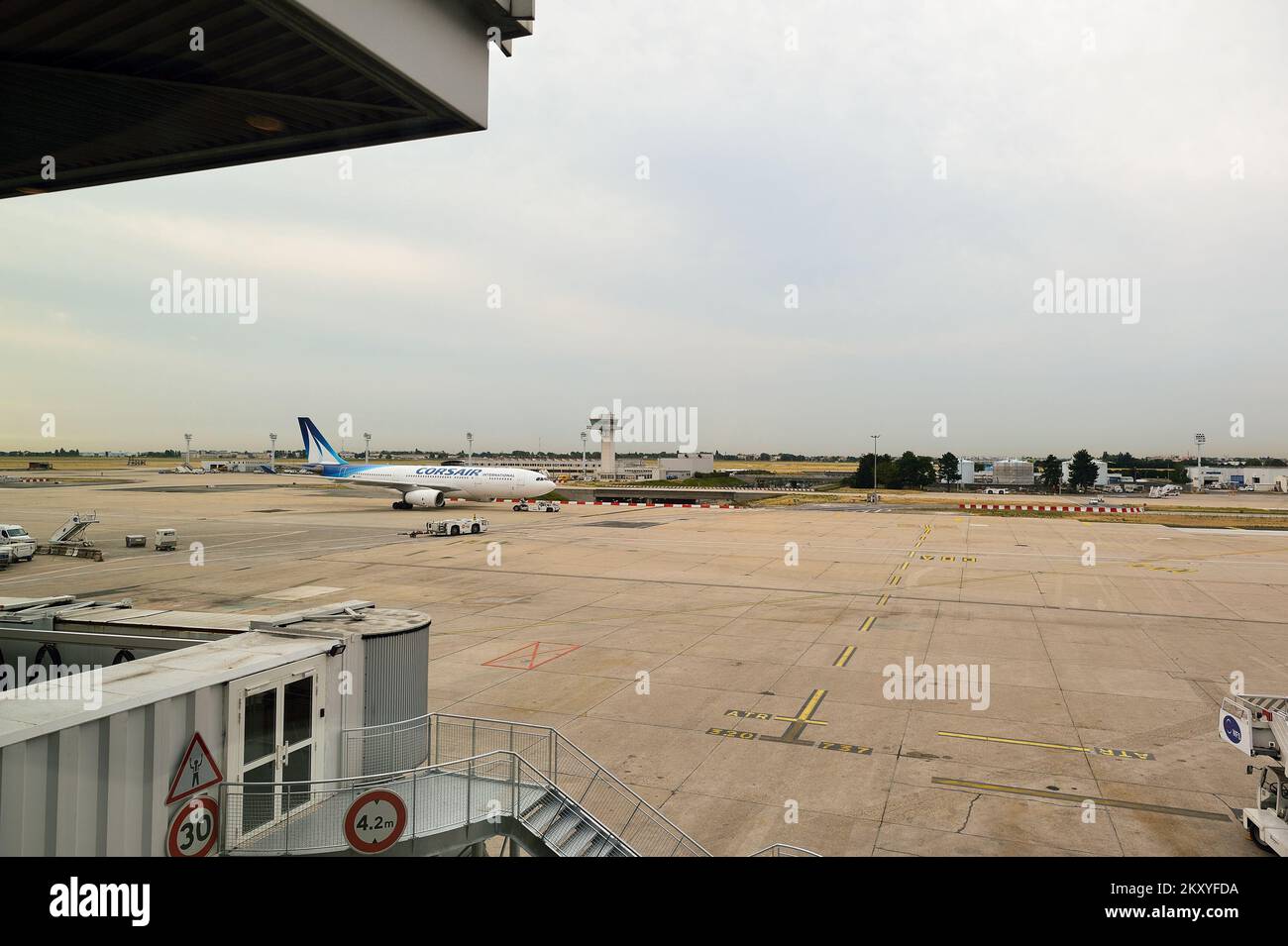 Terminal to orly hi-res stock photography and images - Alamy