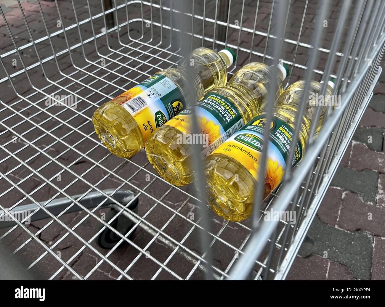 Sunflower oil can be seen in the photo during the purchase in Zagreb ...