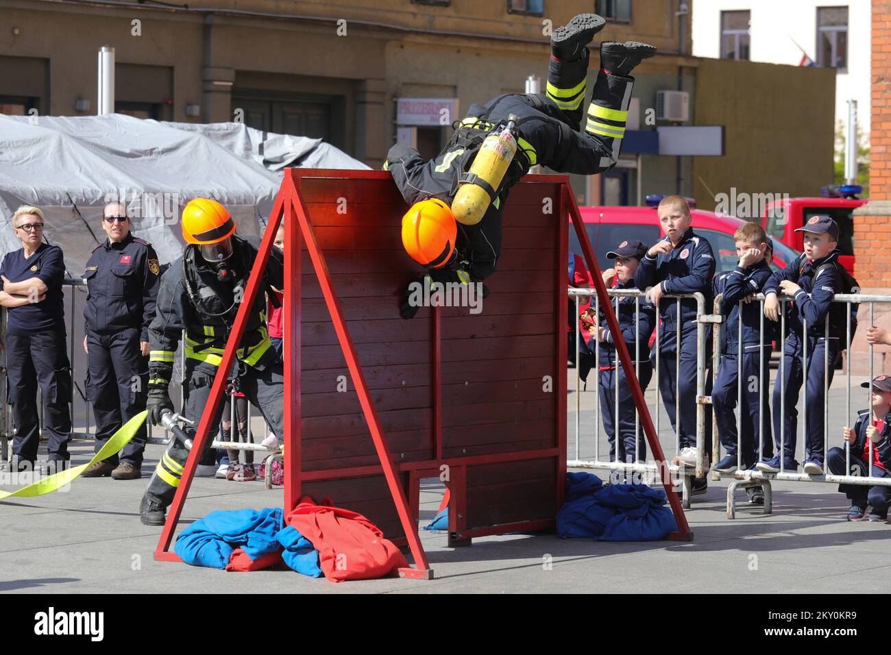 Self rescue techniques hi-res stock photography and images - Alamy