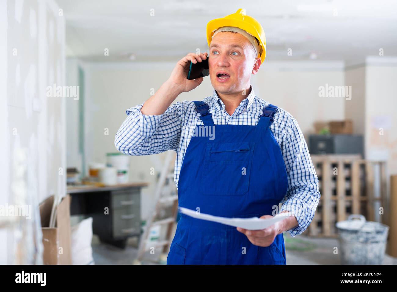 Construction worker having telephone conversation Stock Photo - Alamy