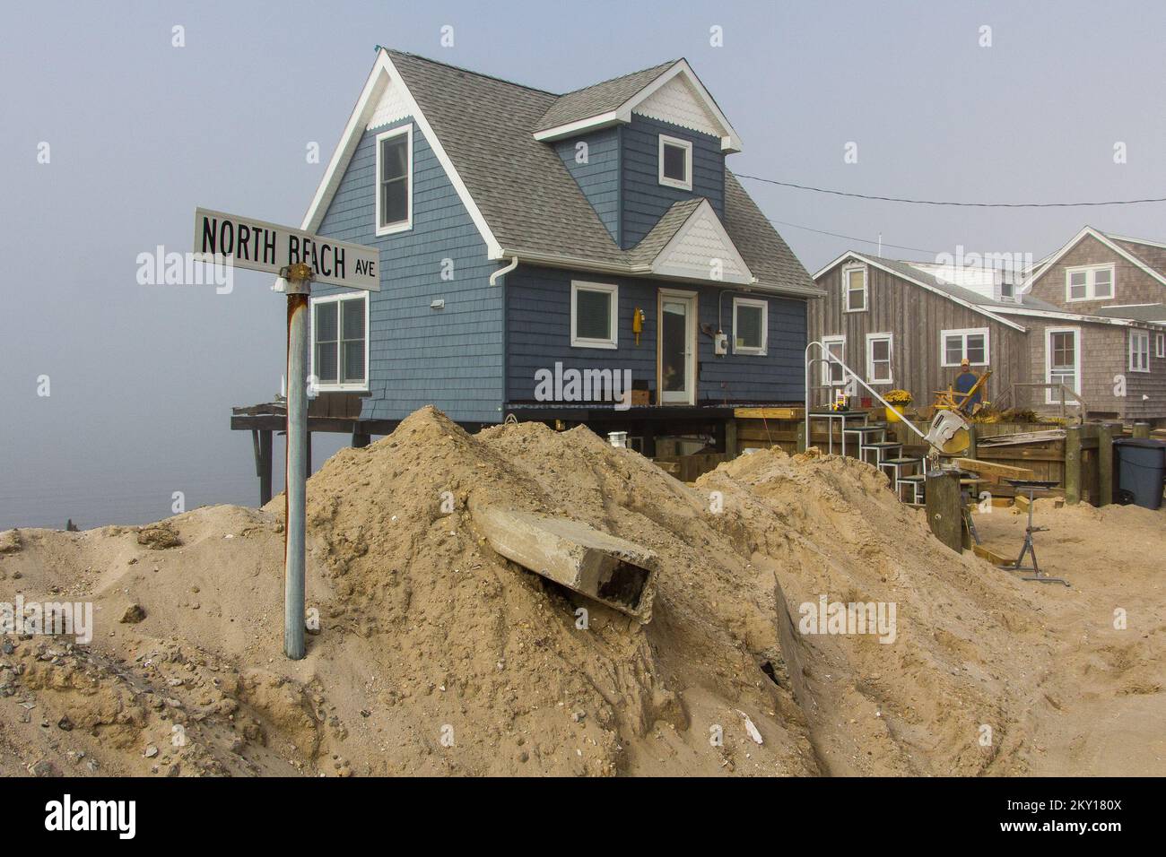Hurricane damage signs hi-res stock photography and images - Alamy