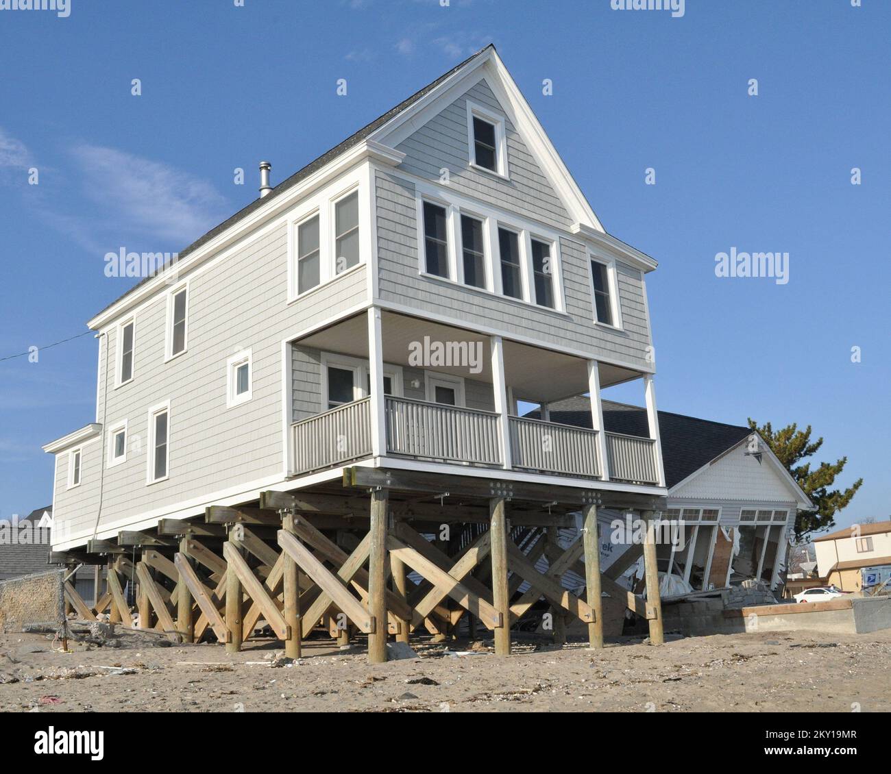 Cross braced hi-res stock photography and images - Alamy