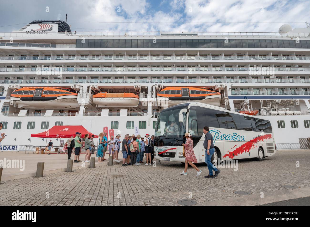 The Viking Sea cruiser sailed into Zadar with about a thousand tourists ...