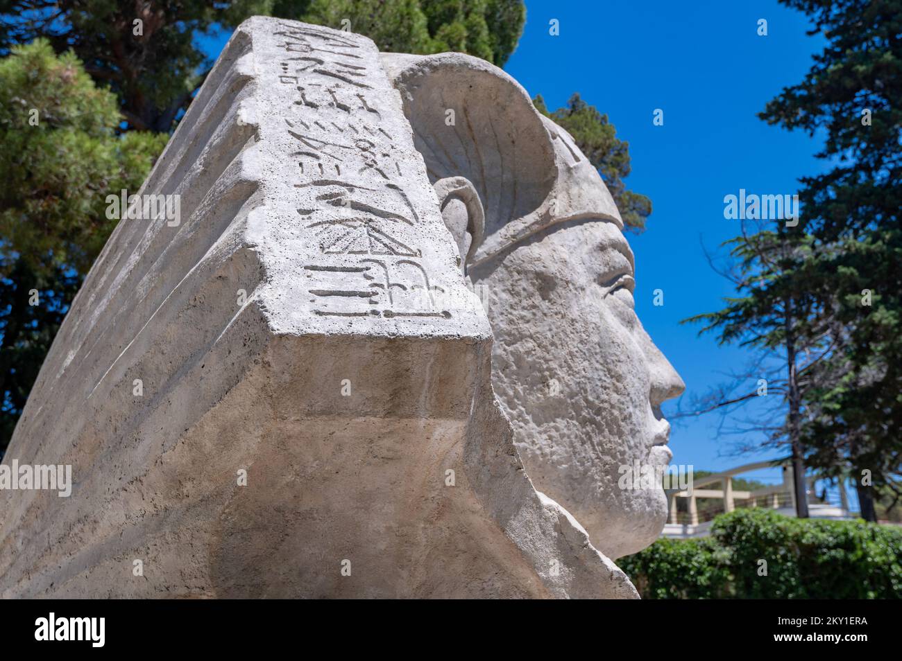 After several months of restoration work, the Sphinx statue appeared ...
