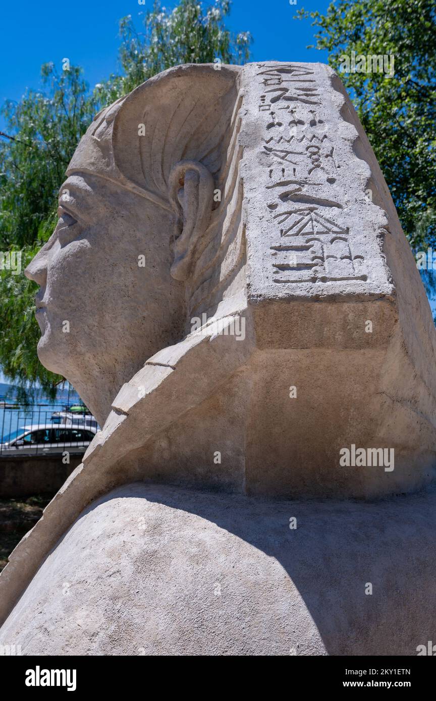 After several months of restoration work, the Sphinx statue appeared ...