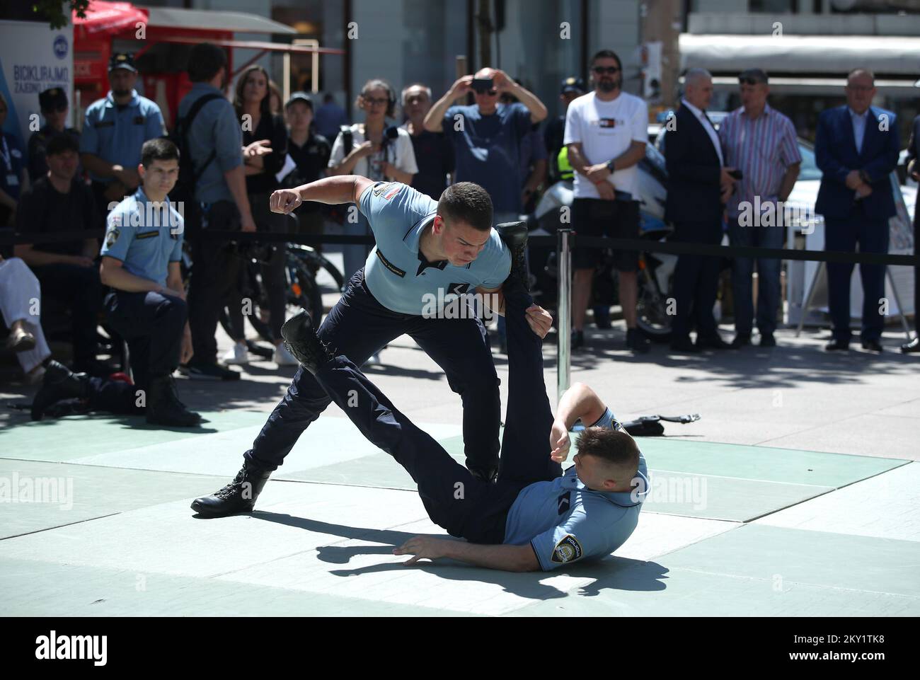Police officers and citizens during Doors Open Days of the Police ...