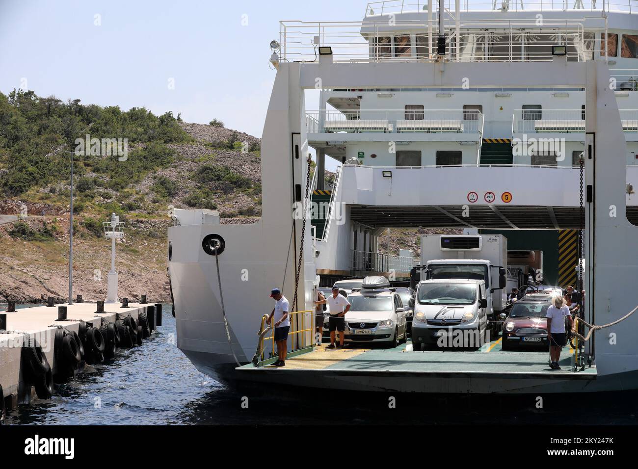 The Rabska plovidba ferry "Cetiri zvonika" with tourists docks in the ...