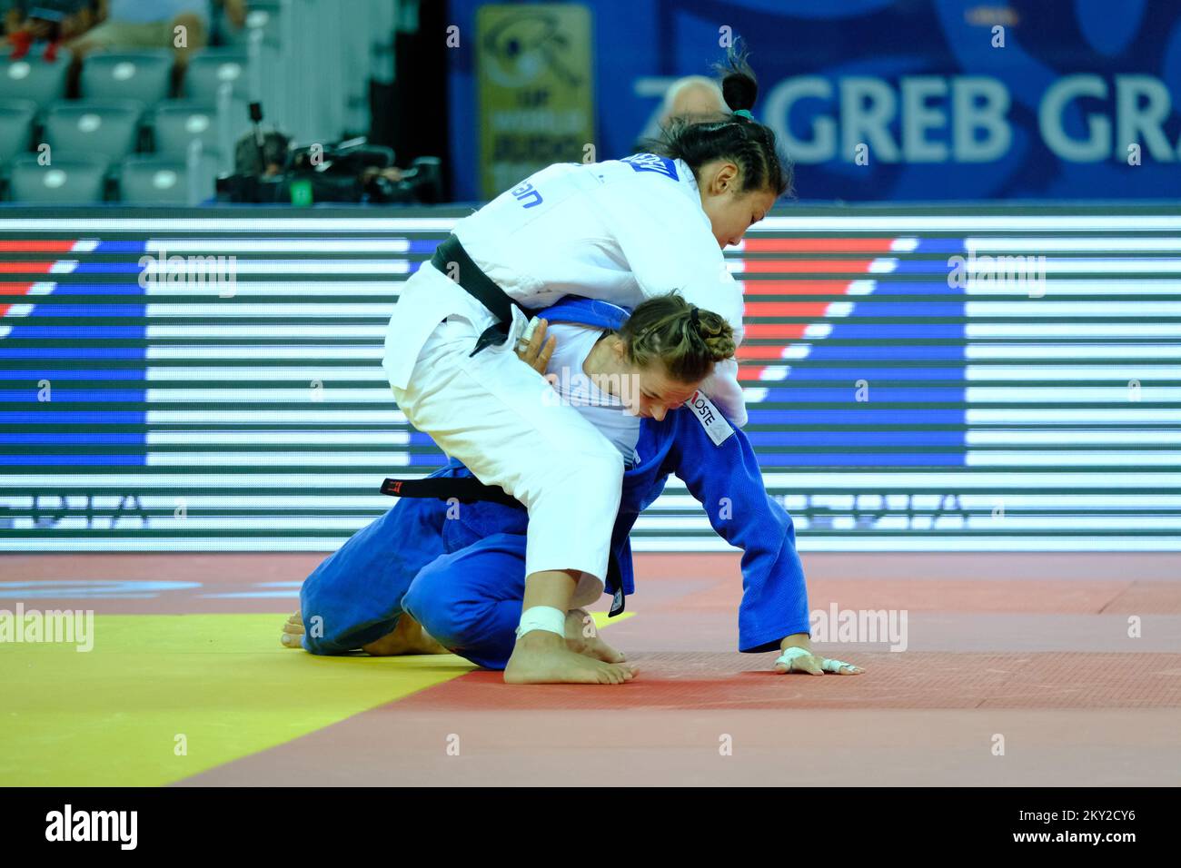 Ichinkhorloo Munkhtsedev of Azerbaijan fights against Kaja Kajzer of ...