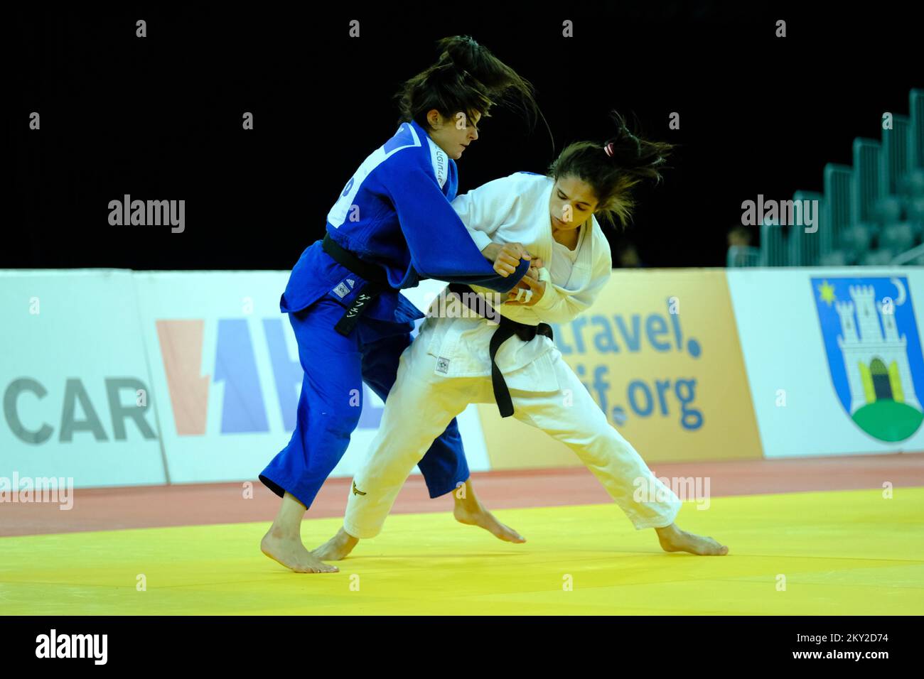 Soumiya Iraoui of Marocco fights against Gefen Primo of Israel during ...