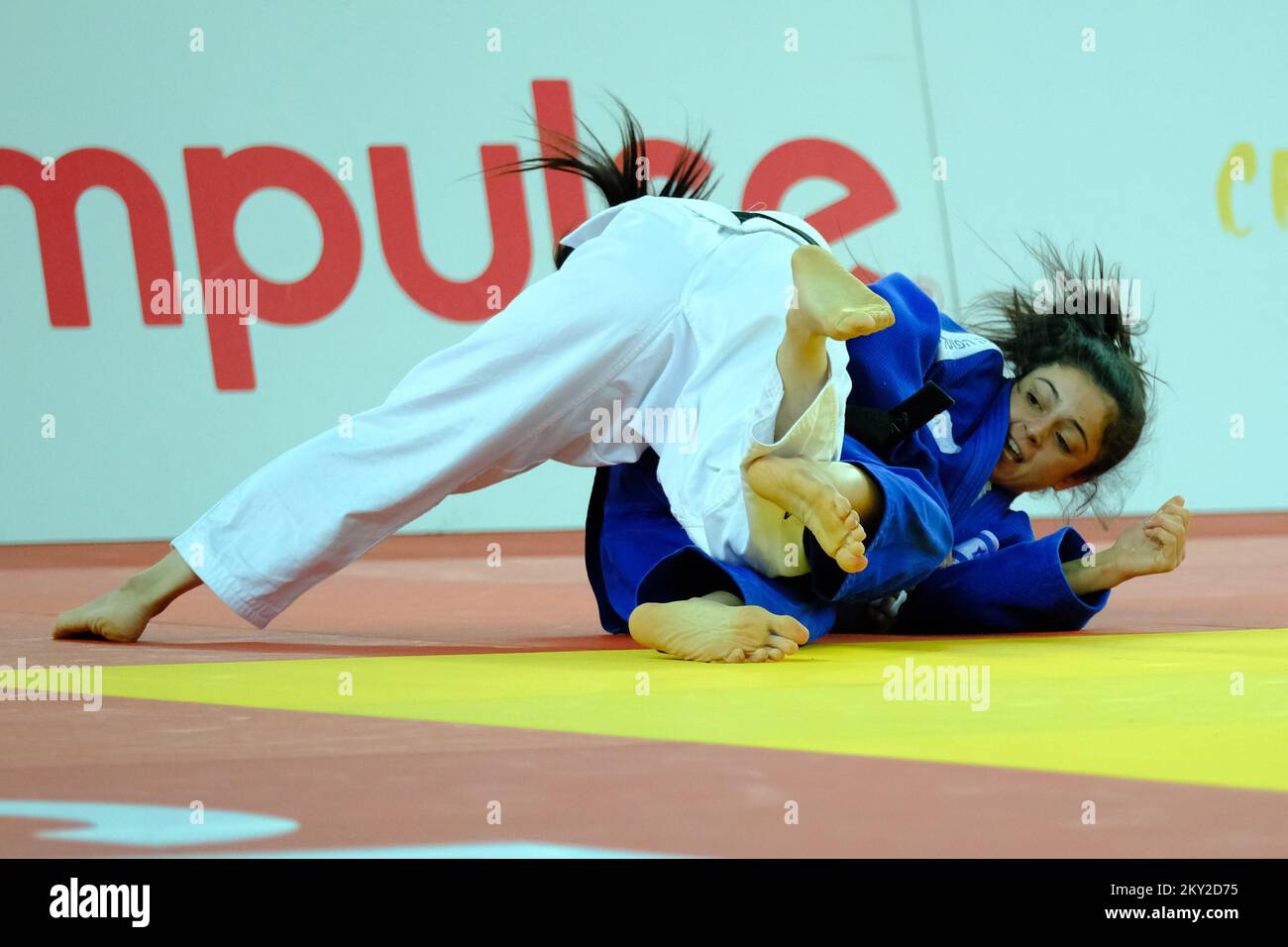 Soumiya Iraoui of Marocco fights against Gefen Primo of Israel during ...