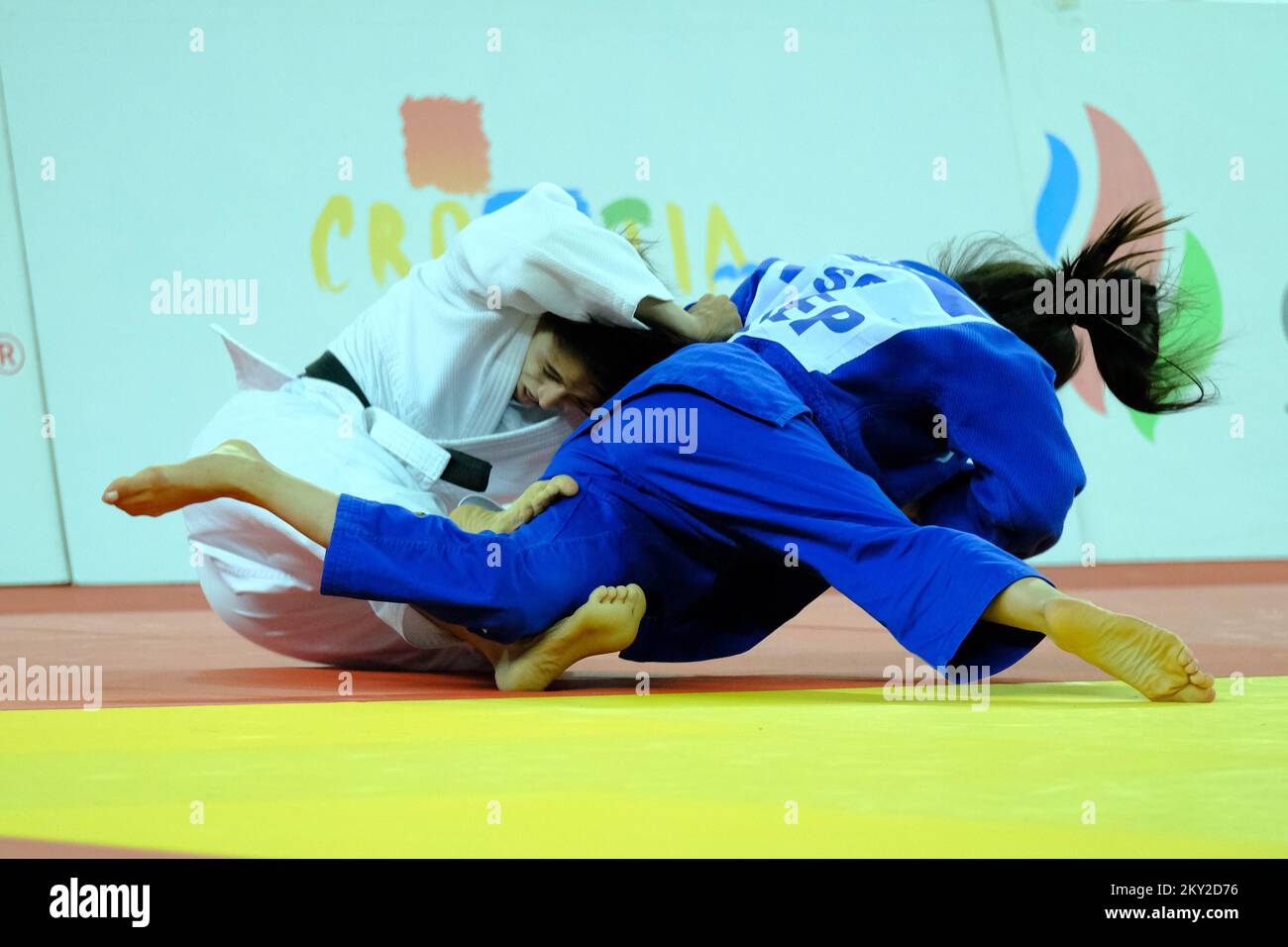 Soumiya Iraoui of Marocco fights against Gefen Primo of Israel during ...