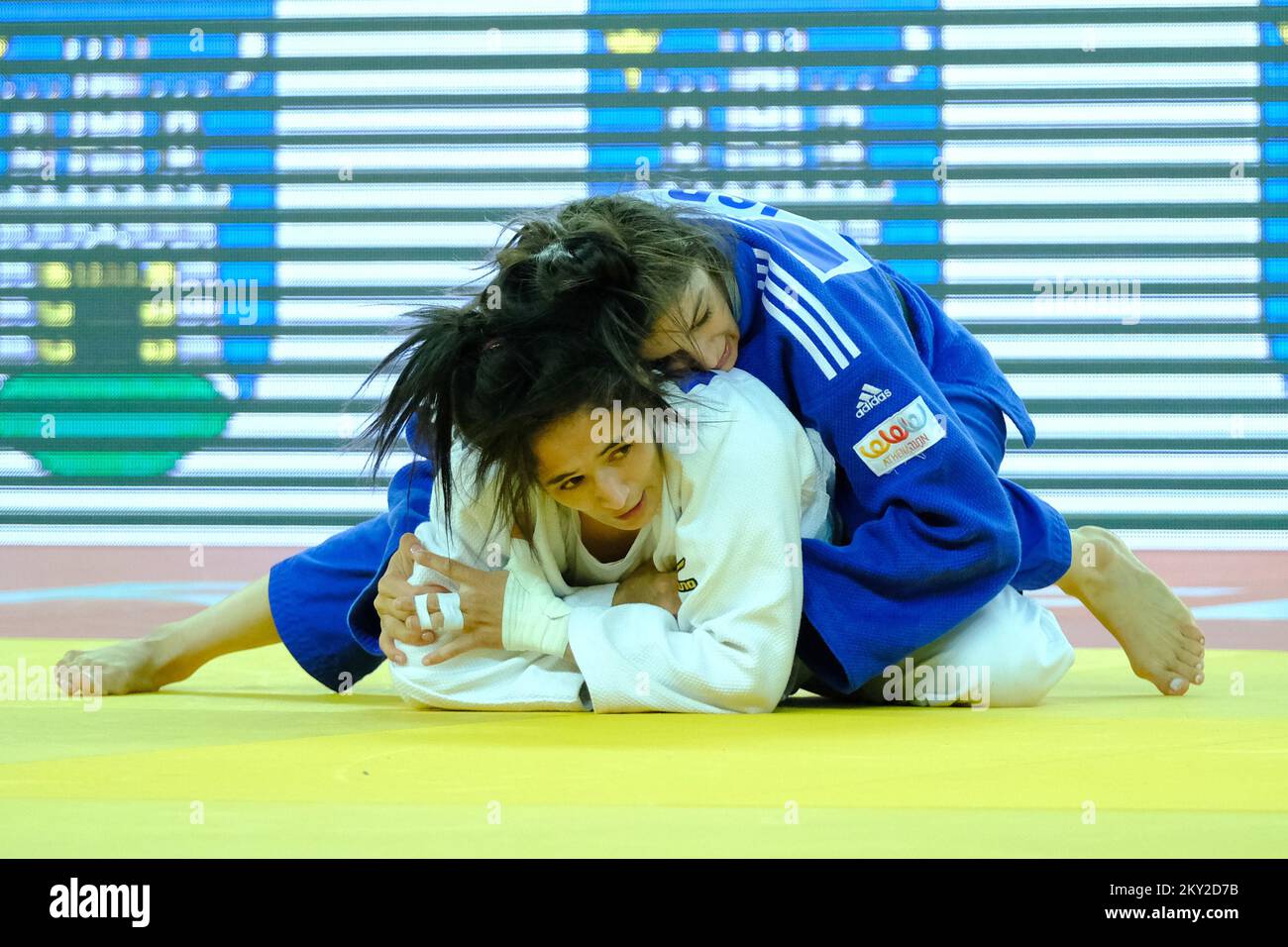 Soumiya Iraoui of Marocco fights against Gefen Primo of Israel during ...