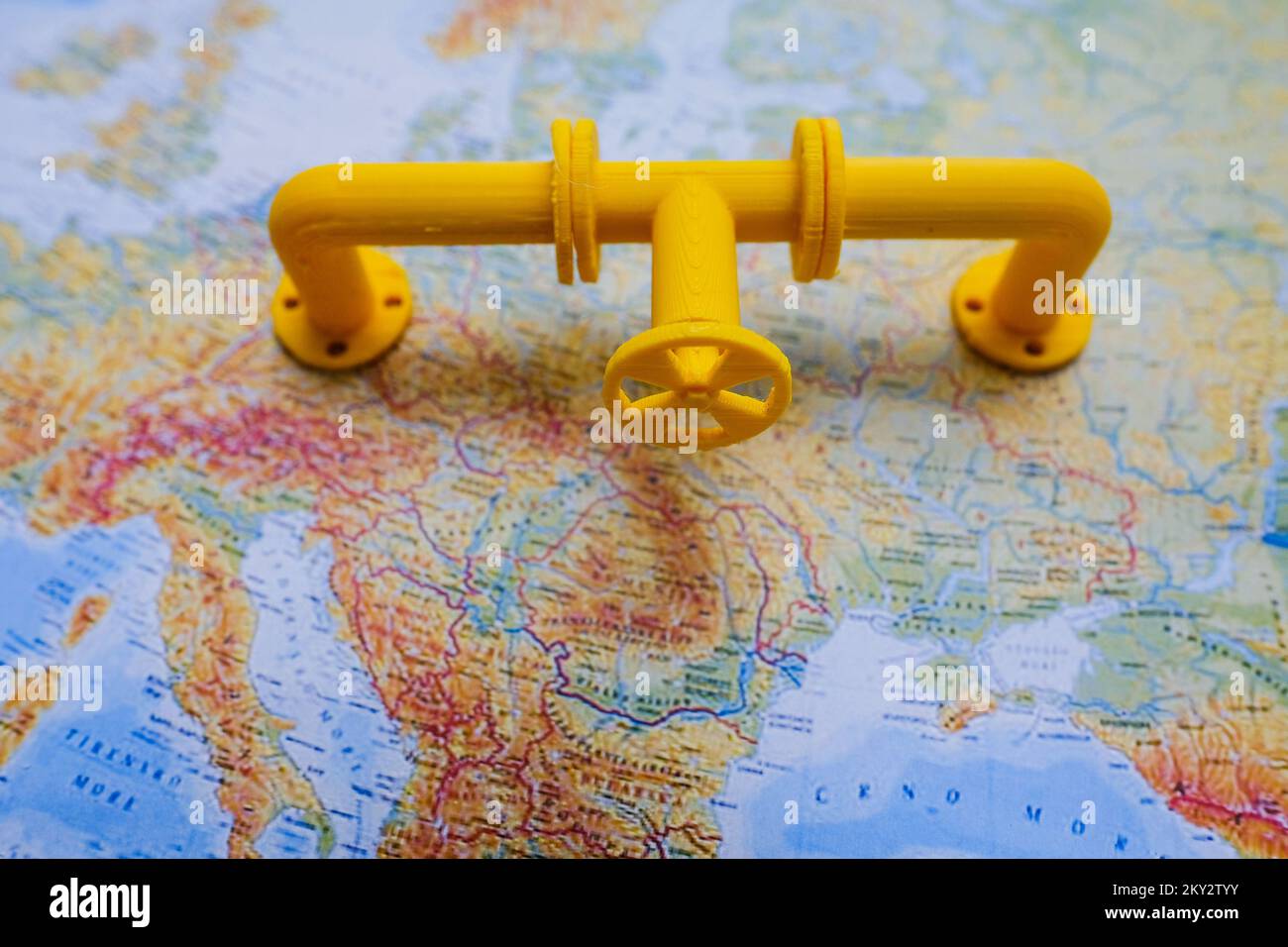 Map of pipelines russia hi-res stock photography and images - Alamy