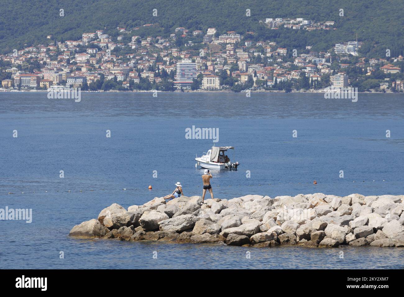 More and more tourists can be seen on the beaches since the tourist ...