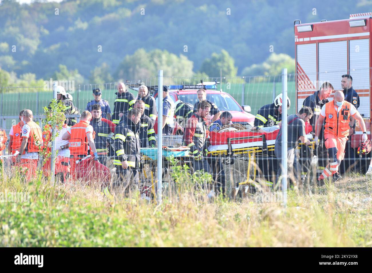 Number 5 bus hi-res stock photography and images - Alamy