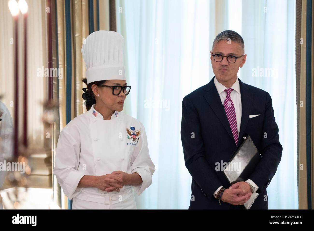 White House Executive Chef Cris Comerford listens with White House ...