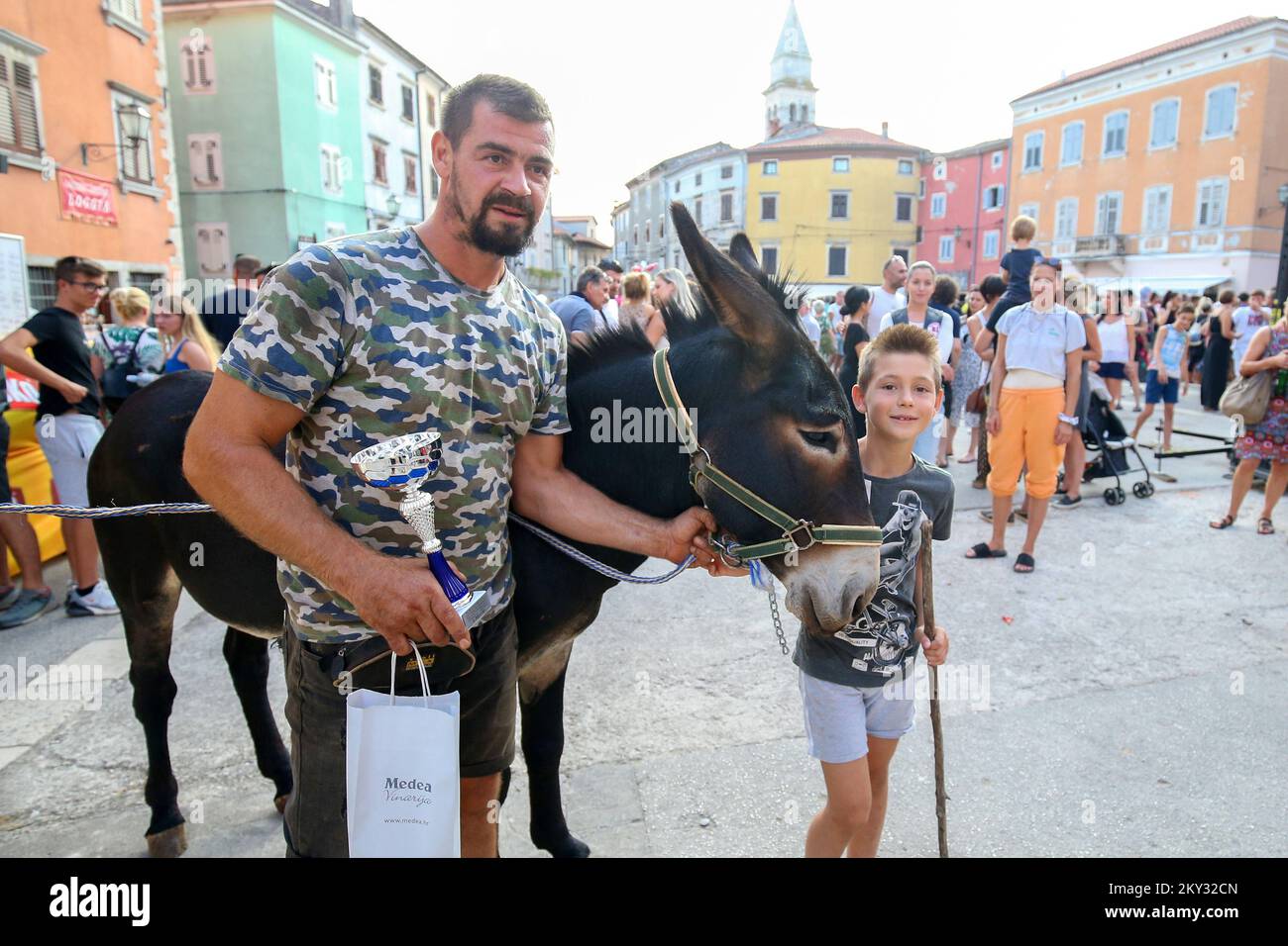 54 bumblebee festival hi-res stock photography and images - Alamy