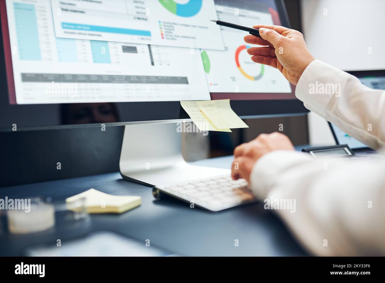 Age graphs hi-res stock photography and images - Alamy