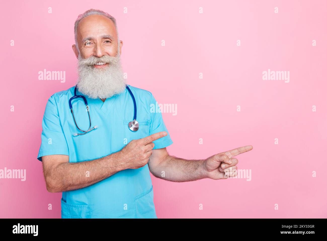 Photo of cardiologist man indicate health treatment in modern clinic ...