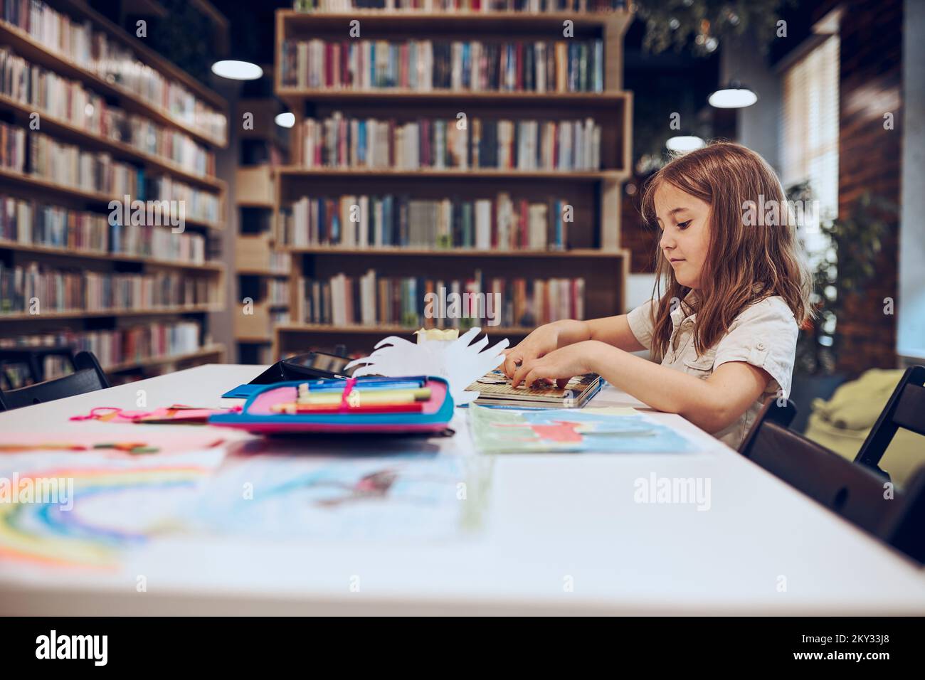 Kid doing puzzle hi-res stock photography and images - Alamy