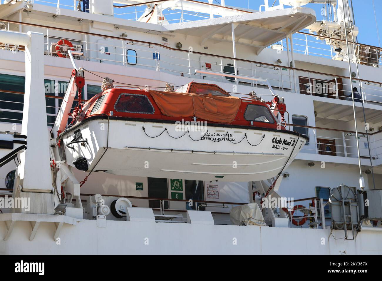 The sailing boat and cruise ship "Club Med 2" arrived in the port of ...