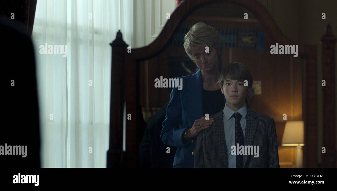 THE CROWN, from left: Elizabeth Debicki as Diana Princess of Wales ...
