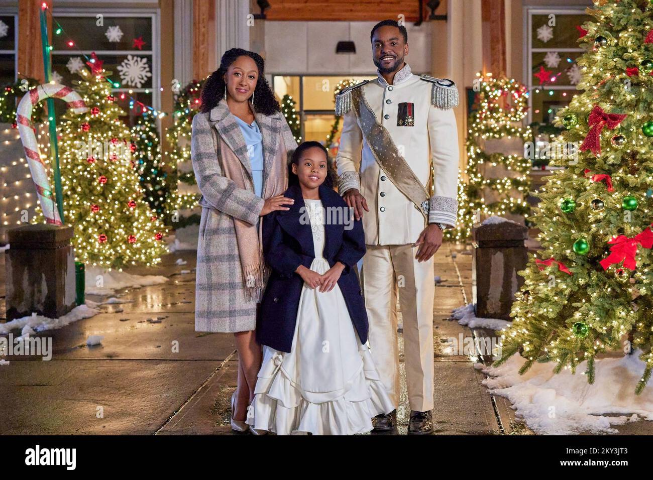 INVENTING THE CHRISTMAS PRINCE, from left: Tamera Mowry-Housley, Isabel ...