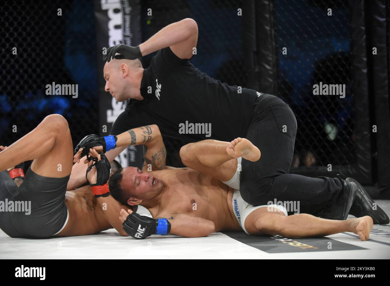 Kerer Silva fights against Arlen Ribeiro during Fight Nation ...