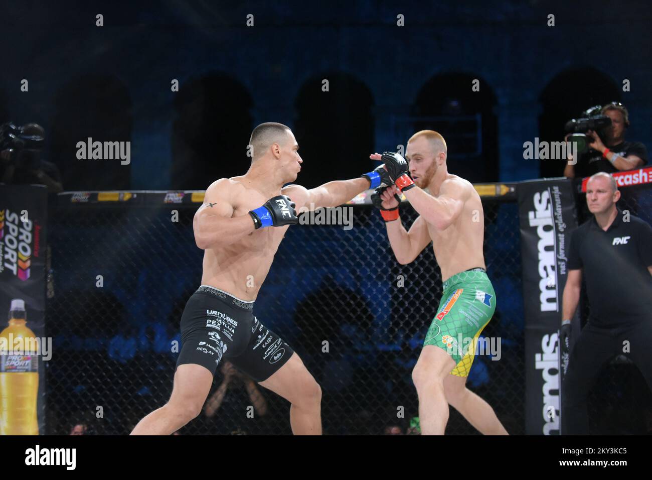 Djani Barbir fights against Andi Vrtacic during Fight Nation ...