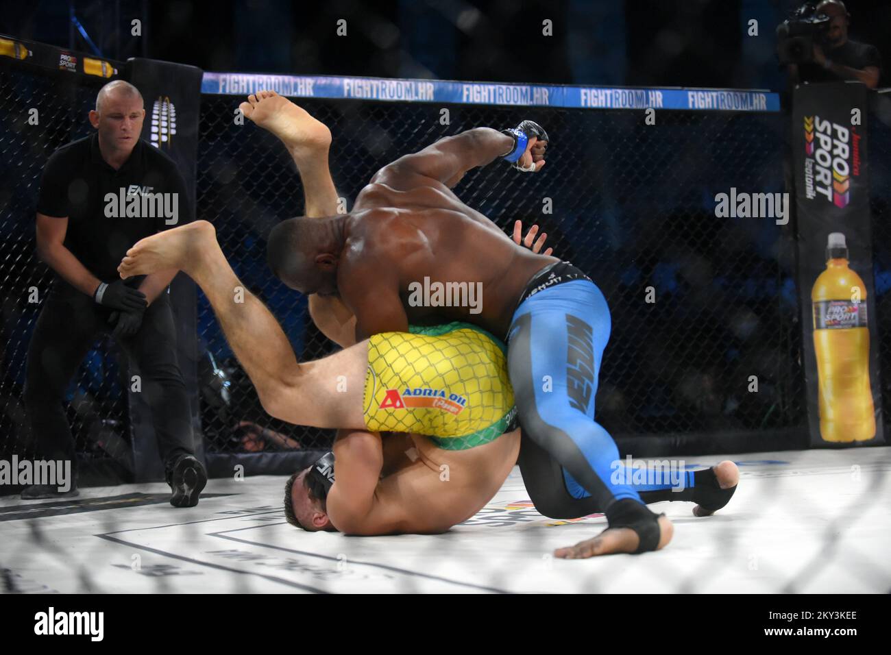 Ivan Vitasovic fight against Geronimo dos Santos during Fight Nation ...