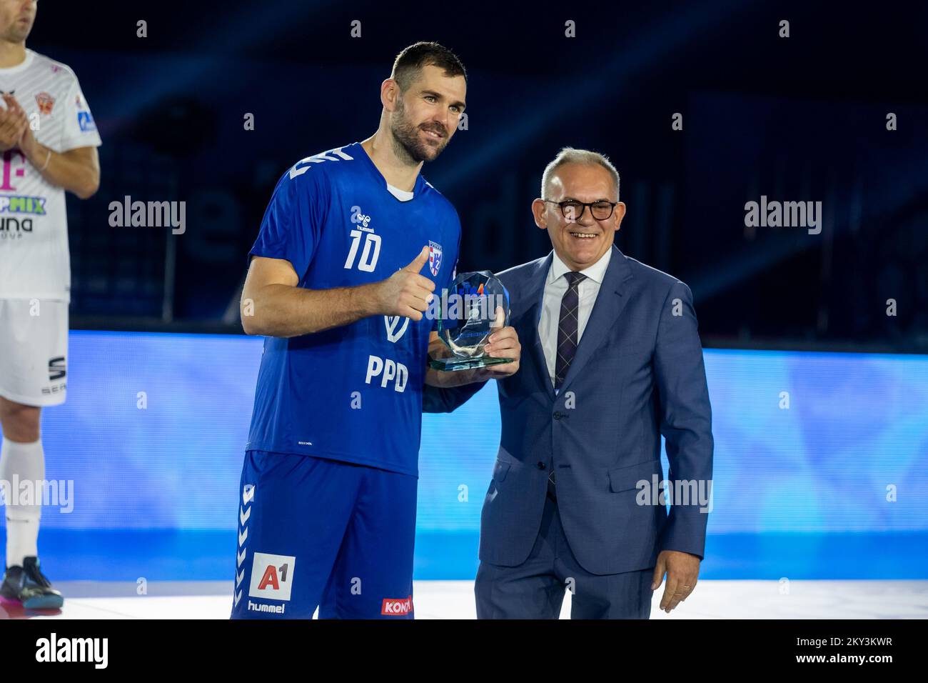 Jakov Gojun of PPD Zagreb recieves award for the best defence player ...