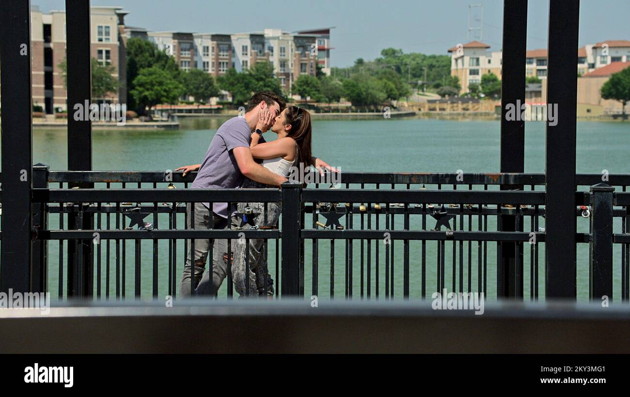 LOVE IS BLIND, from left: Cole Barnett, Zanab Jaffrey, (Season 3, ep ...