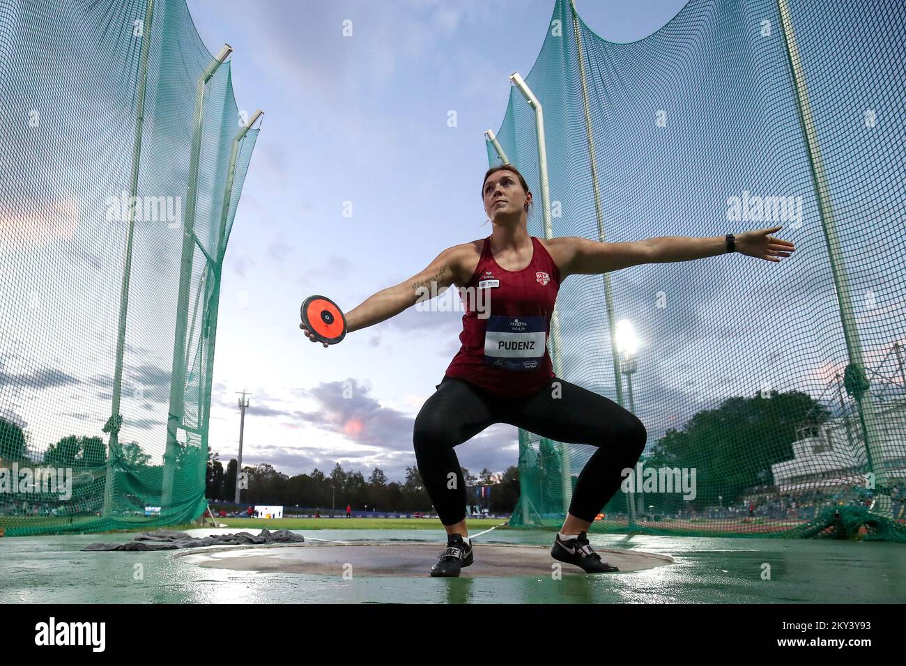 Womans discus hi-res stock photography and images - Alamy