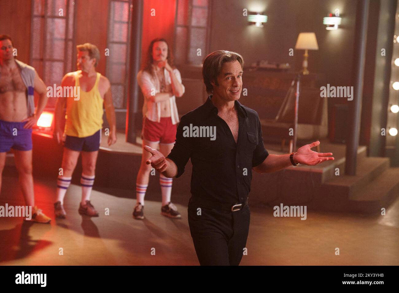 WELCOME TO CHIPPENDALES, front: Murray Bartlett as Nick De Noia, An ...