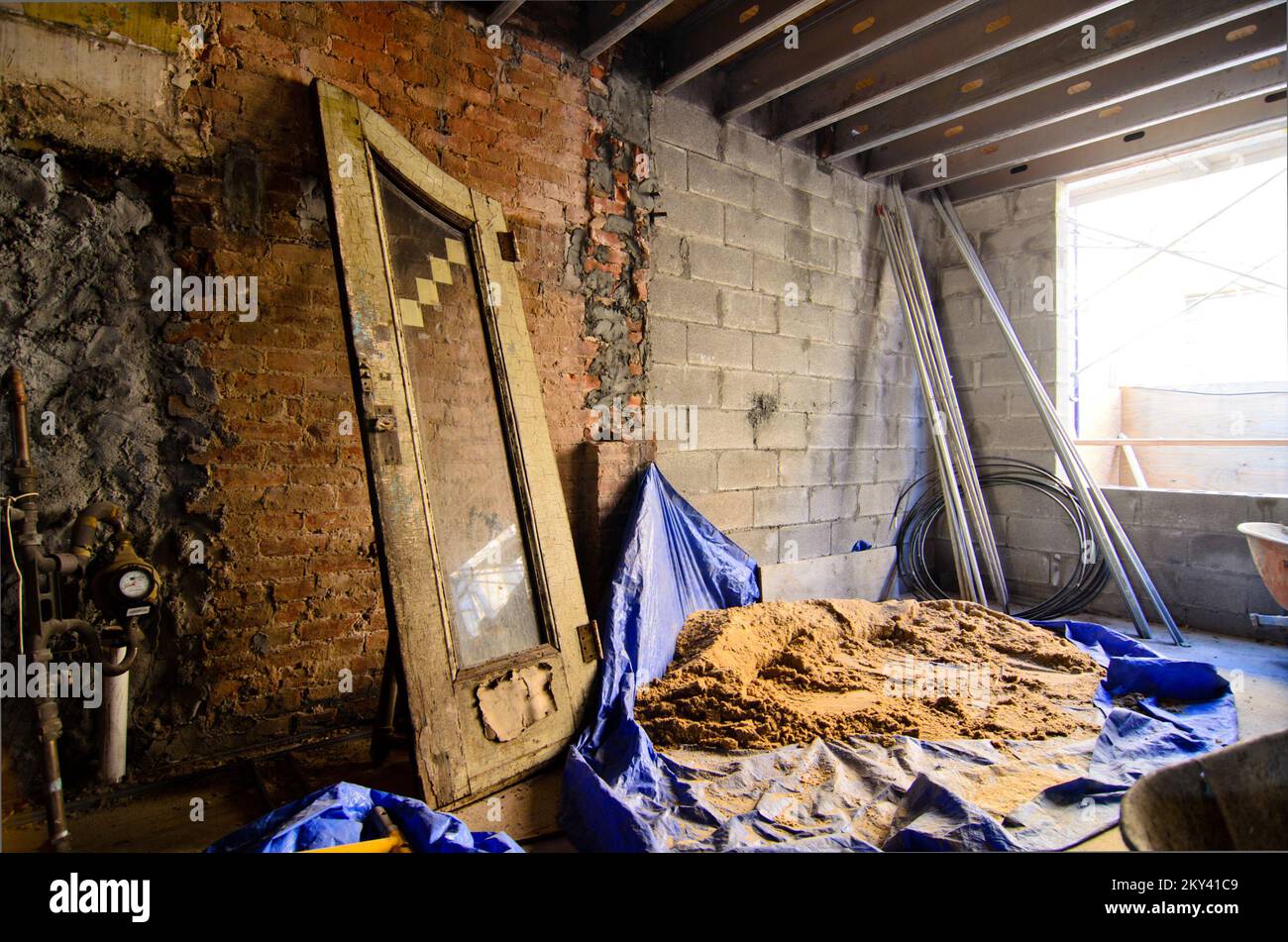 Row house queens hi-res stock photography and images - Alamy
