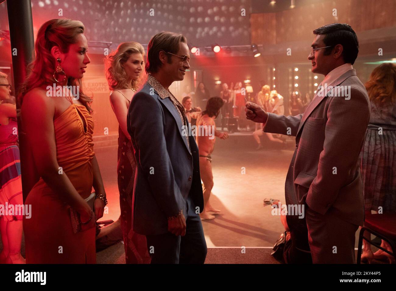 WELCOME TO CHIPPENDALES, Murray Bartlett as Nick De Noia (center ...