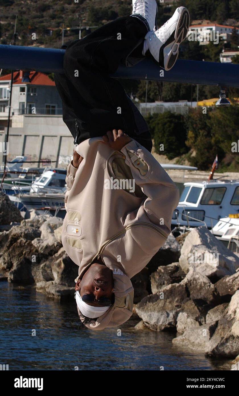 ARCHIVE PHOTOS - Leon Ivey Jr. better known by his stage name Coolio ...