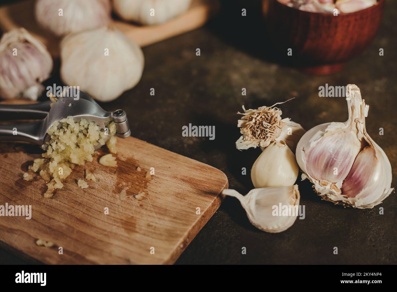 Garlic press with garlic cloves Stock Photo - Alamy