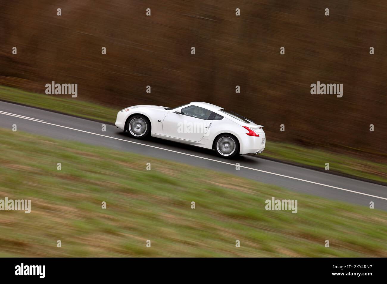 The new Nissan 370Z cult japanese sports coupé has its roots in 1969 ...