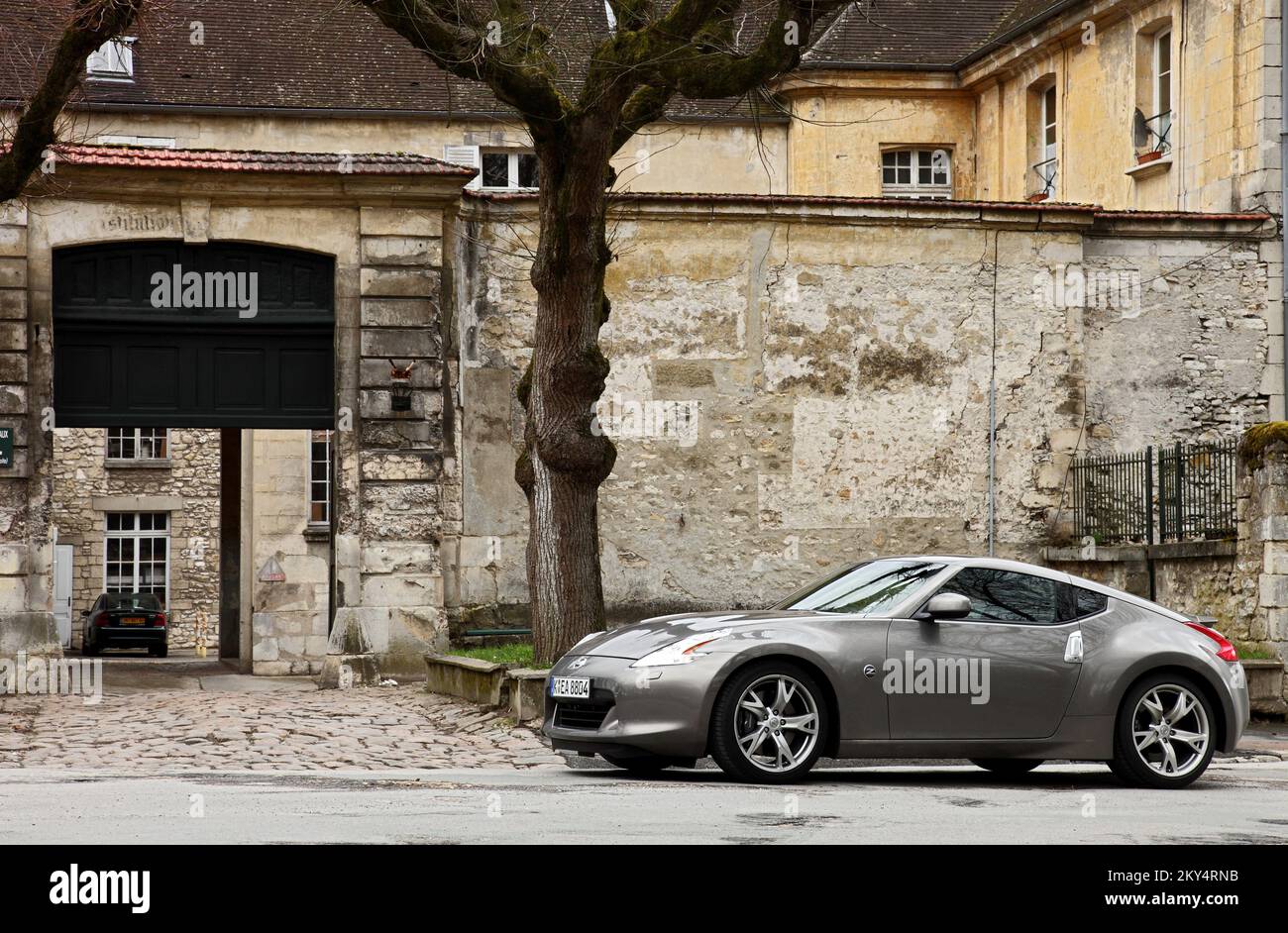 The new Nissan 370Z cult japanese sports coupé has its roots in 1969 ...