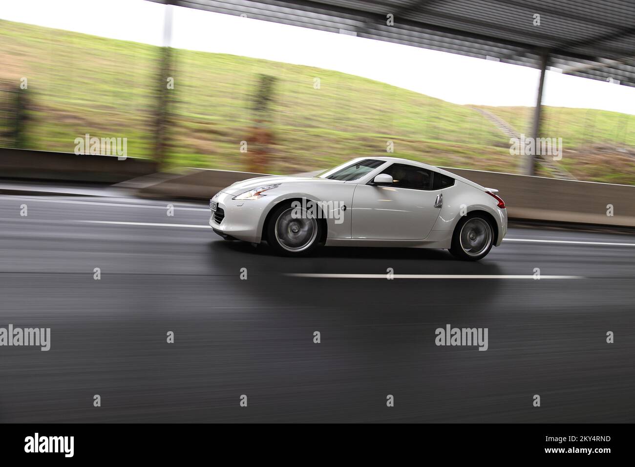 The new Nissan 370Z cult japanese sports coupé has its roots in 1969 ...