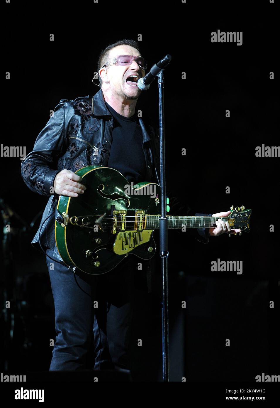 Bono performing on stage at the Maksimir Stadium in Zagreb Stock Photo ...