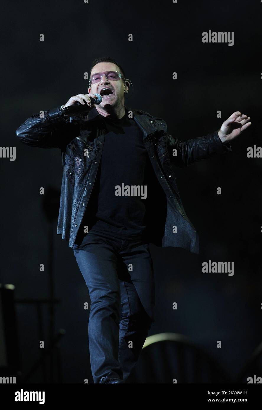 Bono performing on stage at the Maksimir Stadium in Zagreb Stock Photo ...