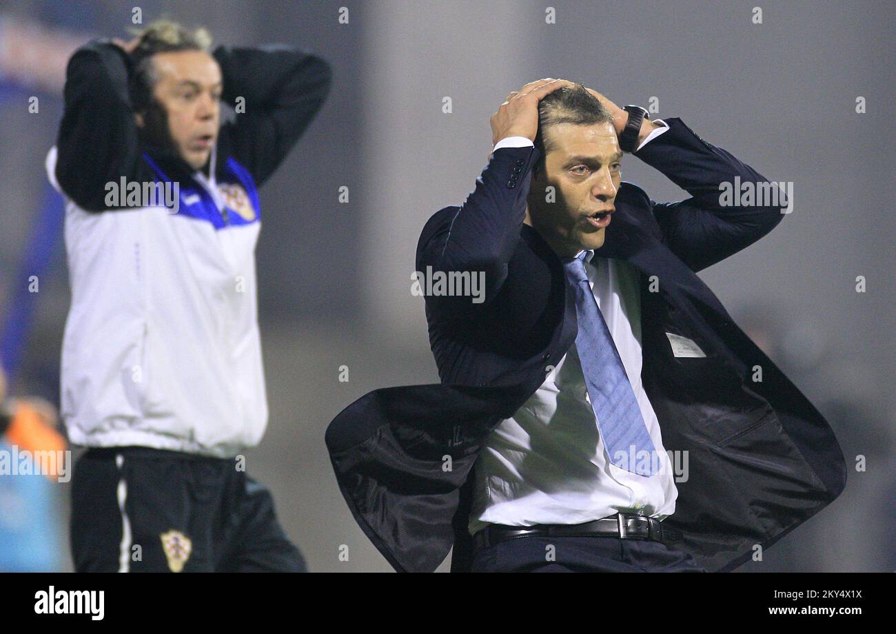 Football coach touchline hi-res stock photography and images - Alamy