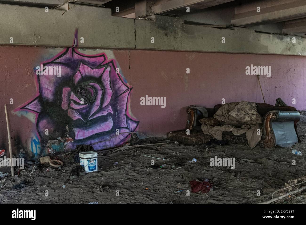 Living under bridge boulevard hi-res stock photography and images - Alamy