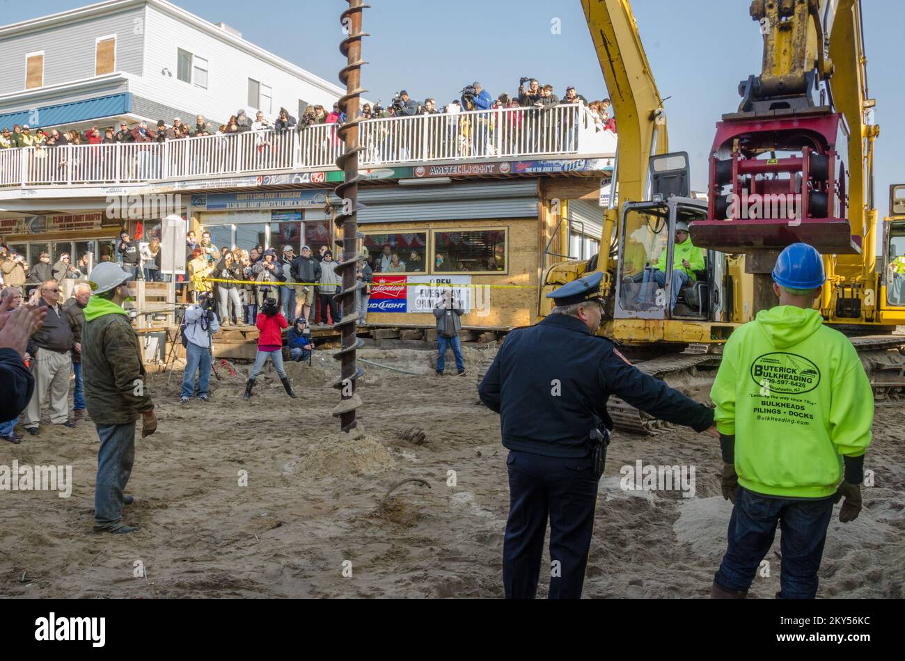 Pile driving activities hi-res stock photography and images - Alamy