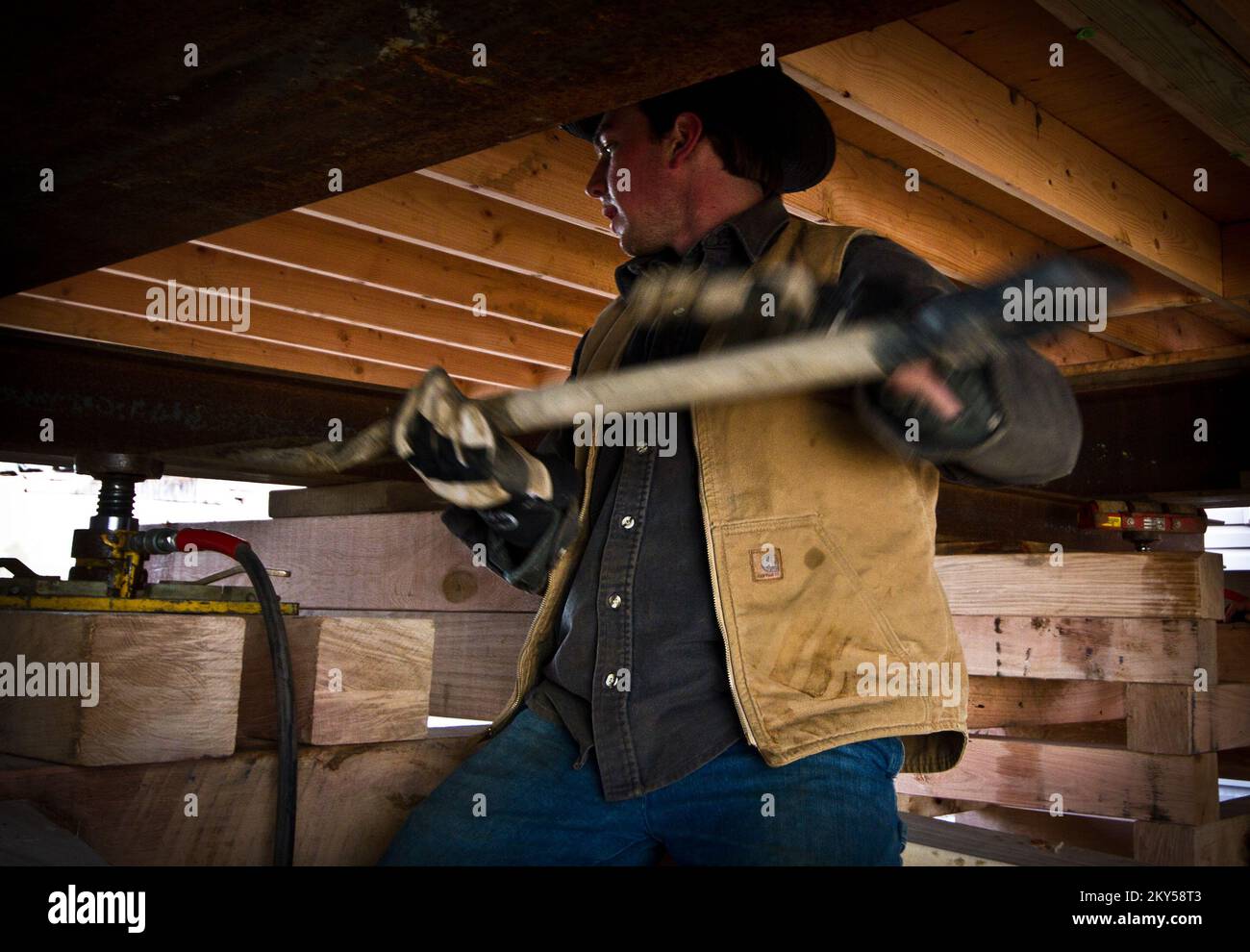 Cribbing hi-res stock photography and images - Alamy