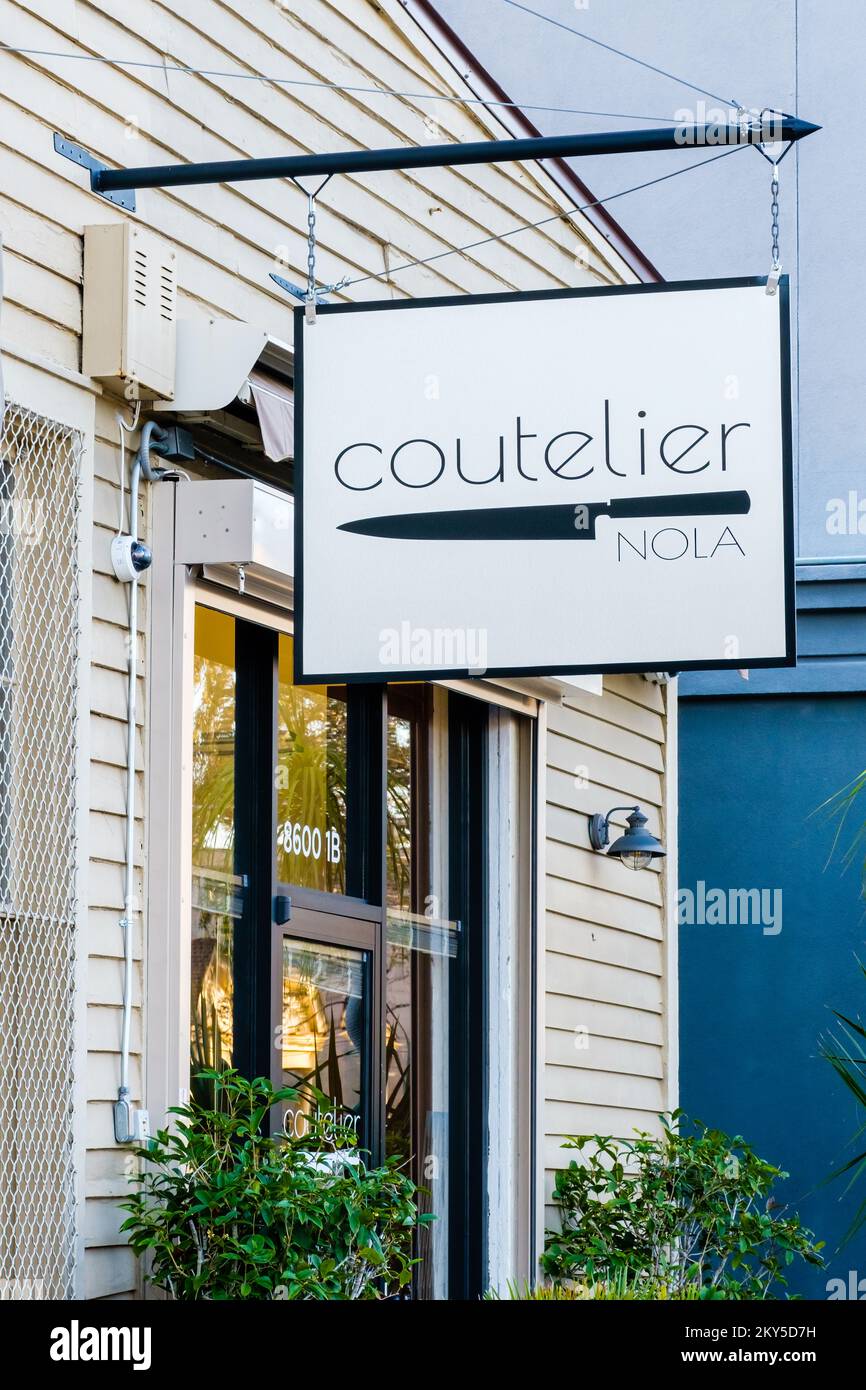 NEW ORLEANS, LA, USA - NOVEMBER 28, 2022: Coutelier knife shop on Oak ...